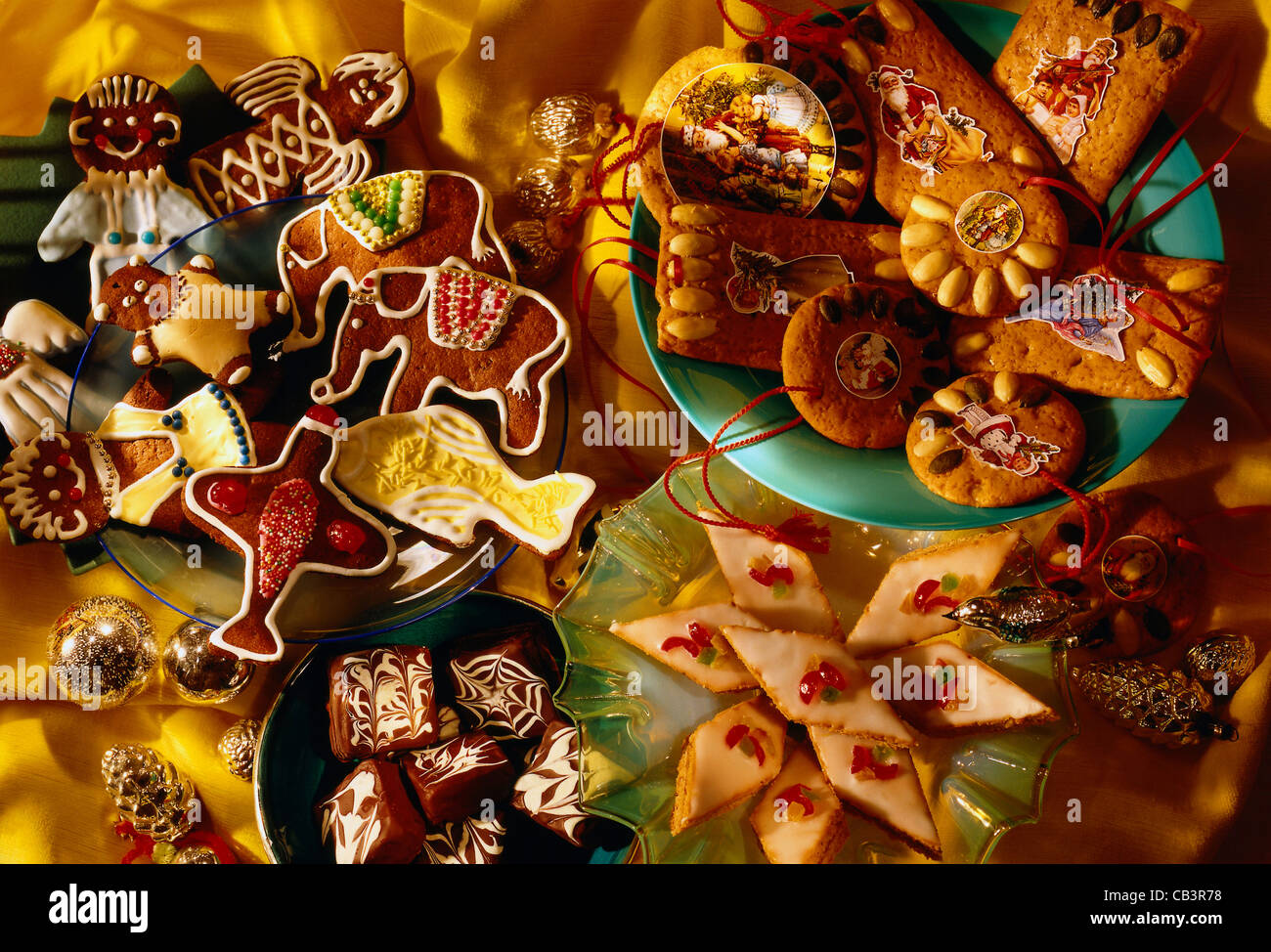 Gingerbreadfigures hi-res stock photography and images - Alamy