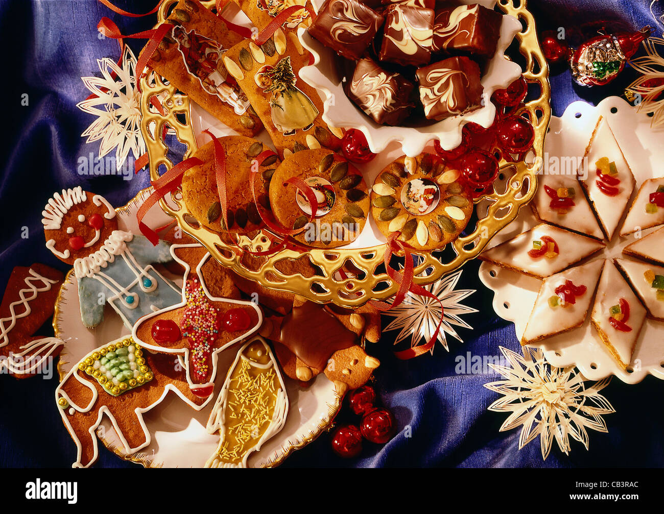 Tableau Gingerbreadfigures Dominosteine german Christmas Cookies tableau-gingerbreadfigures-dominosteine-german-christmas-cookies