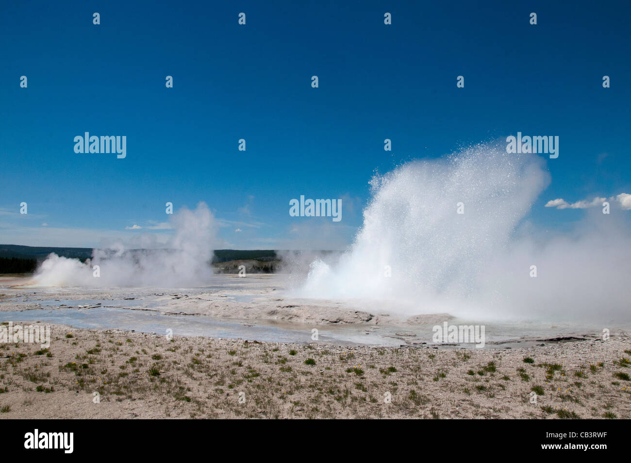 Geysers and geothermal pools in Yellowstone National Park in Wyoming ...
