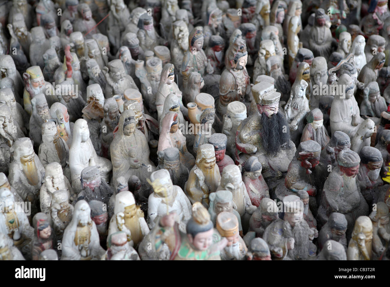 Chinese ceramic sculptures hi-res stock photography and images - Alamy