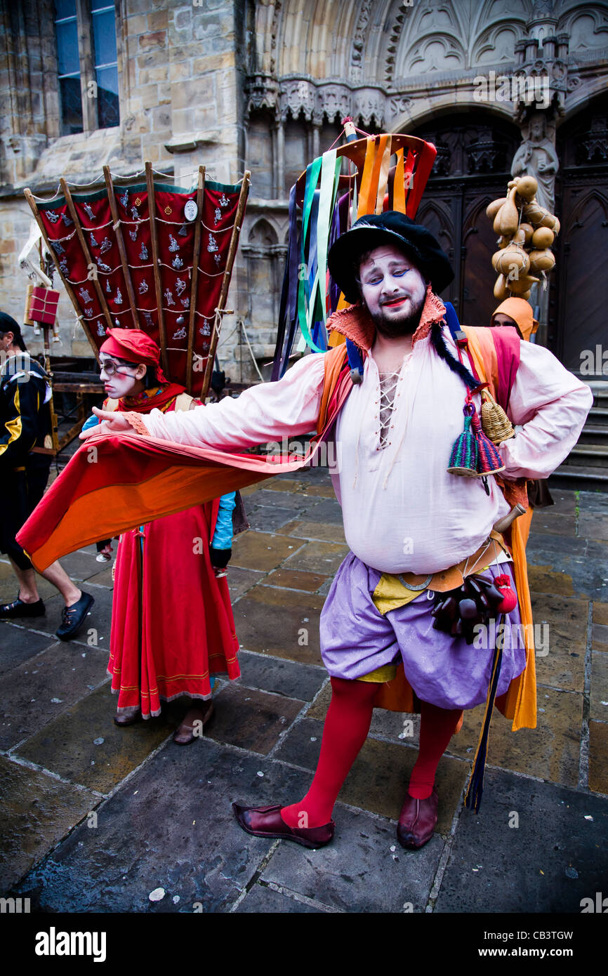 Street theatre. Medieval Fair Stock Photo - Alamy