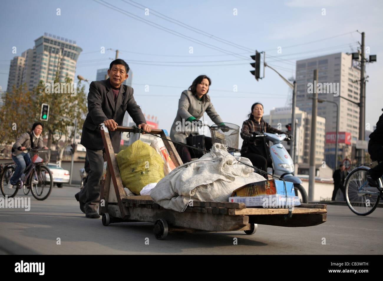 Asia city migrant workers hi-res stock photography and images - Alamy