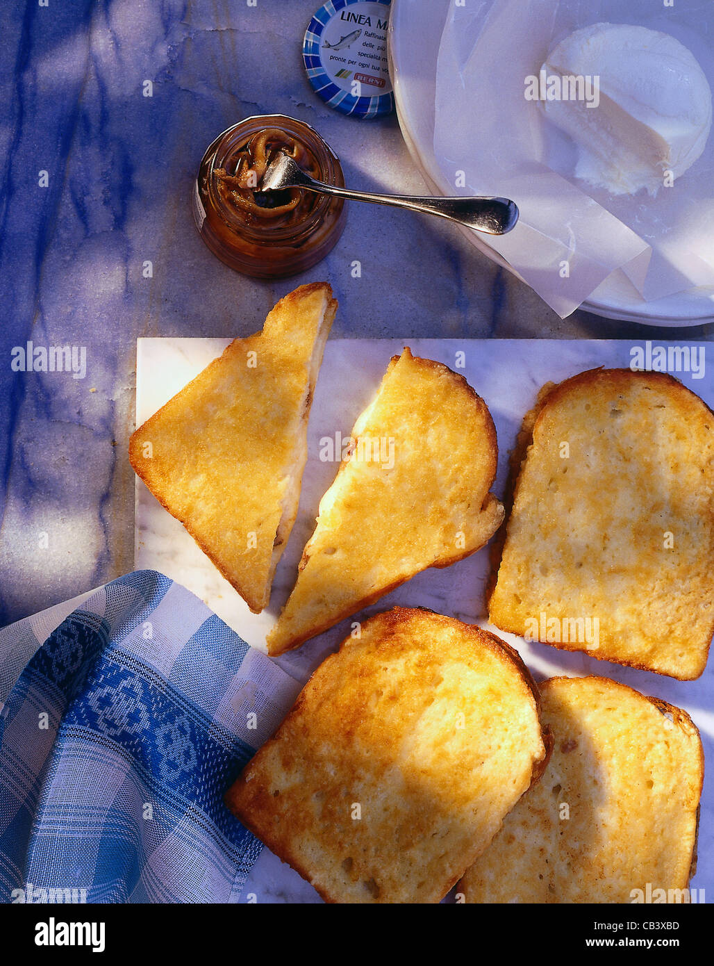 Roasted toast with mozzarella cheese (Mozzarella in carrozza Stock ...