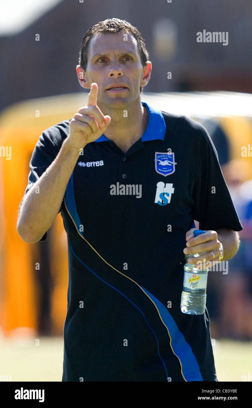 Football manager Gustavo Augusto Gus Poyet Domínguez Born 15 November ...