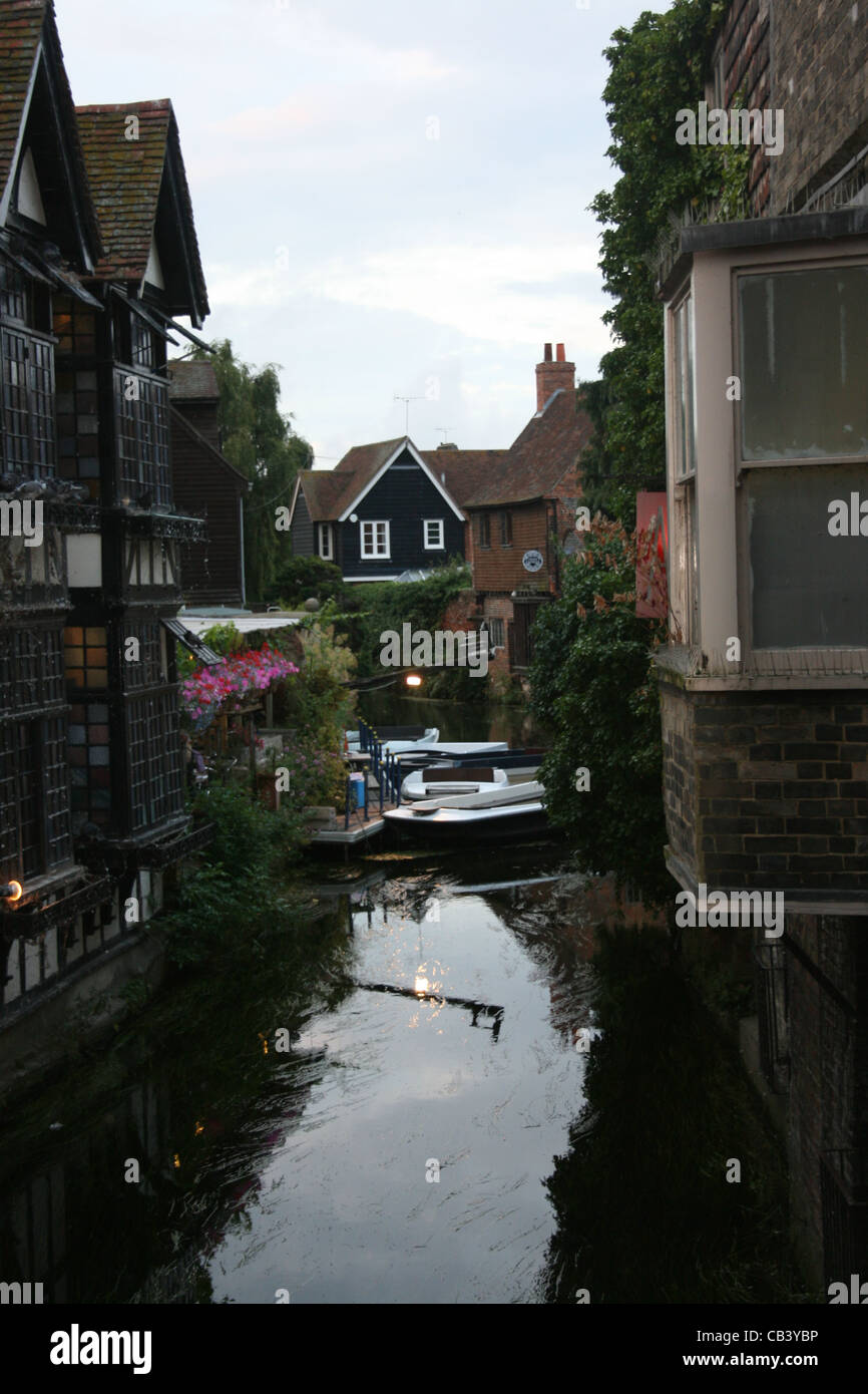 River Stour flanked by modern and Tudor style houses Stock Photo - Alamy