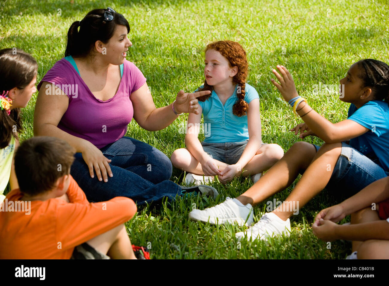 Kids sitting in circle playing hi-res stock photography and images - Alamy