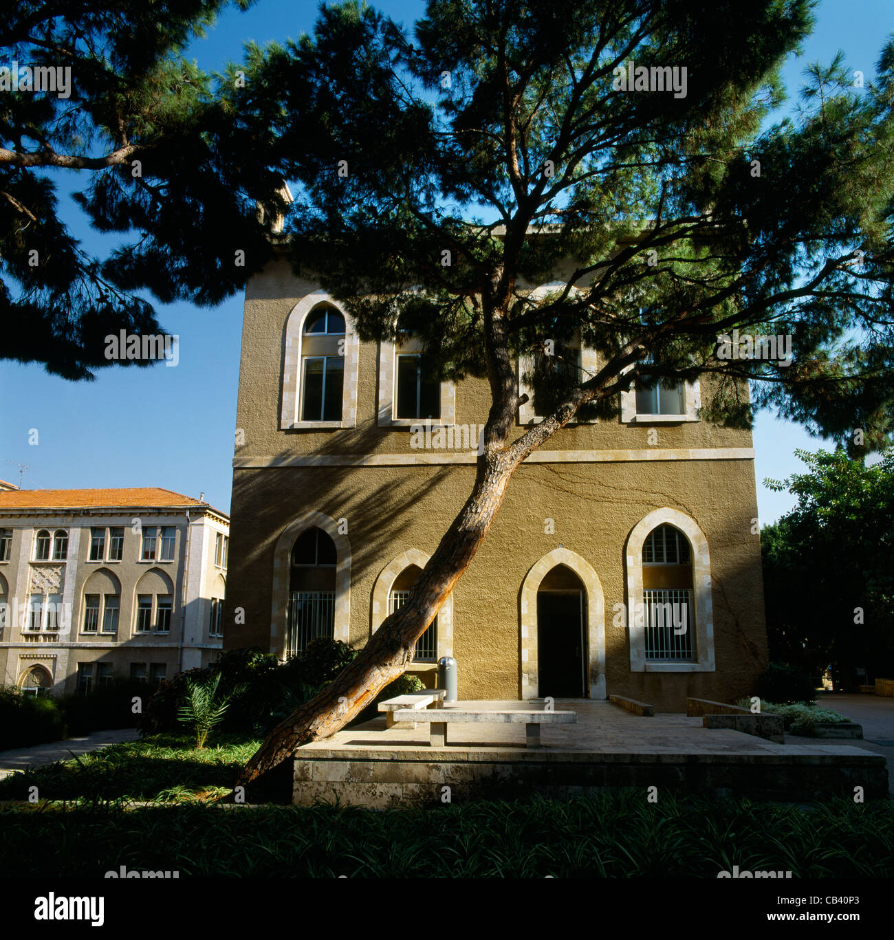 American university of beirut exterior hi-res stock photography and ...