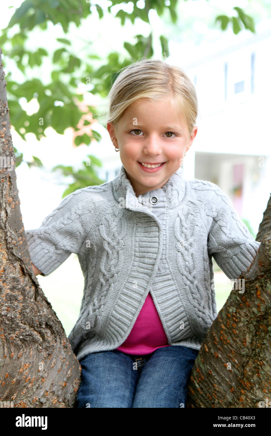 Cute tween girl playing hi-res stock photography and images - Alamy