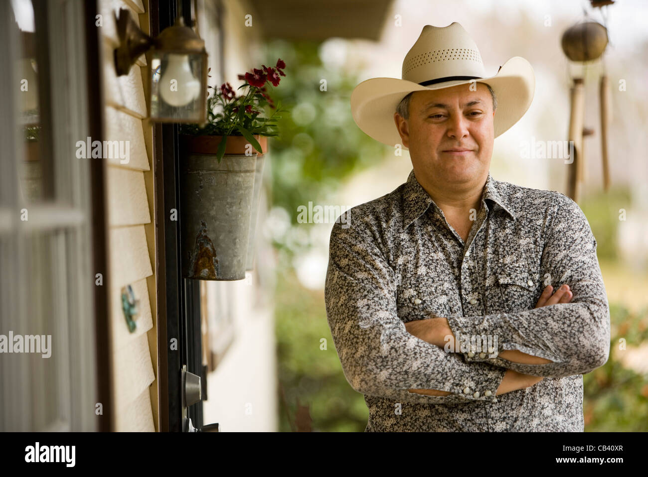 Texas mature man cowboy hat hi-res stock photography and images - Alamy