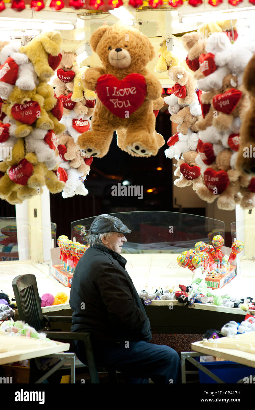 Funfair stall hi-res stock photography and images - Alamy