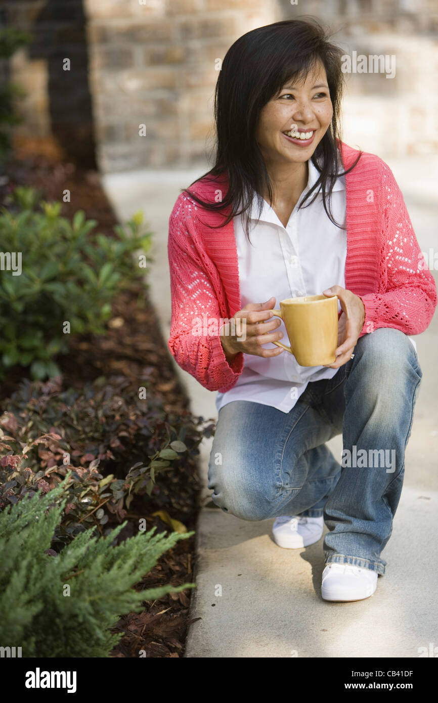 Smiing woman hi-res stock photography and images - Alamy