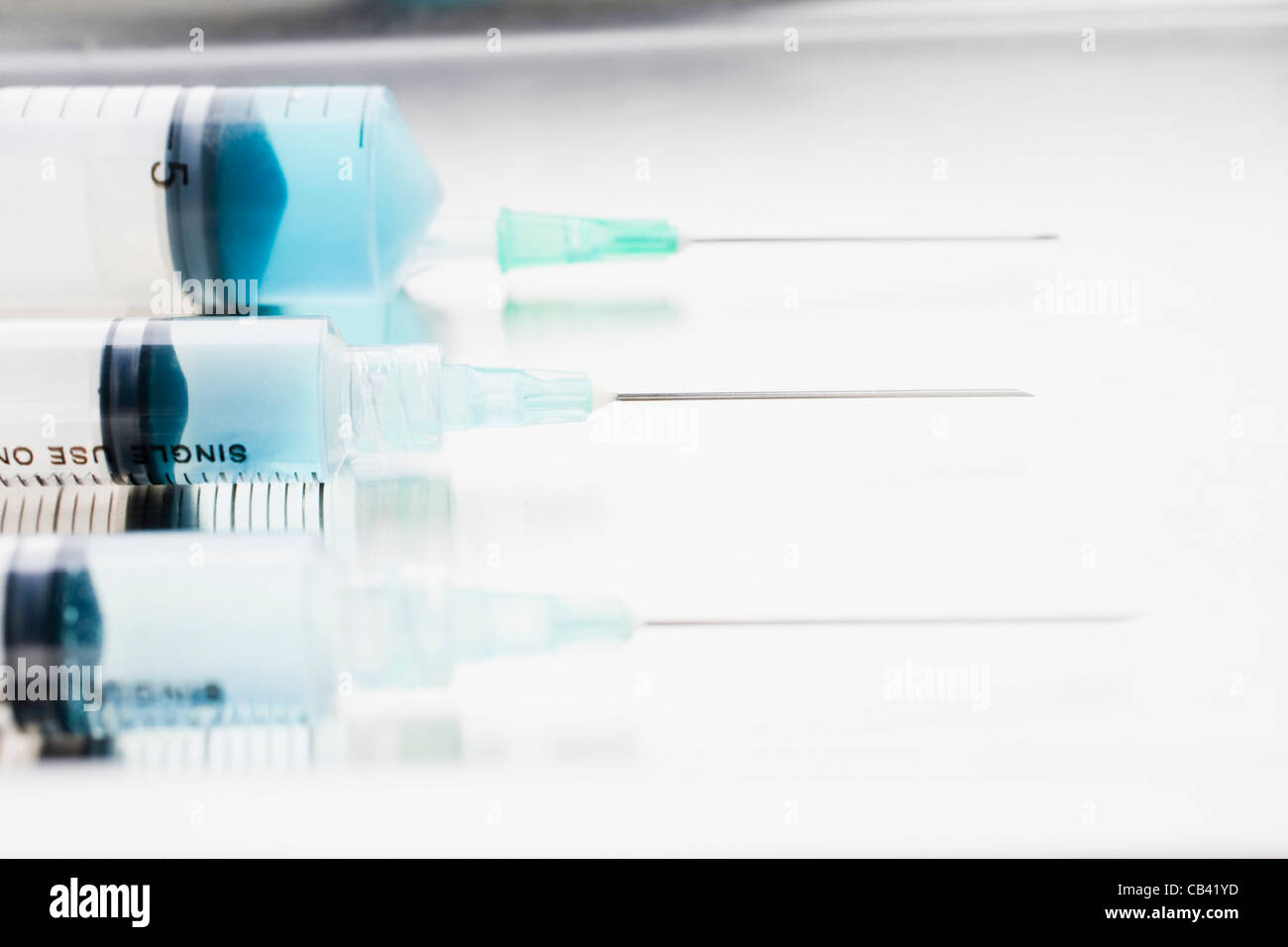 Surgical needles hi-res stock photography and images - Alamy