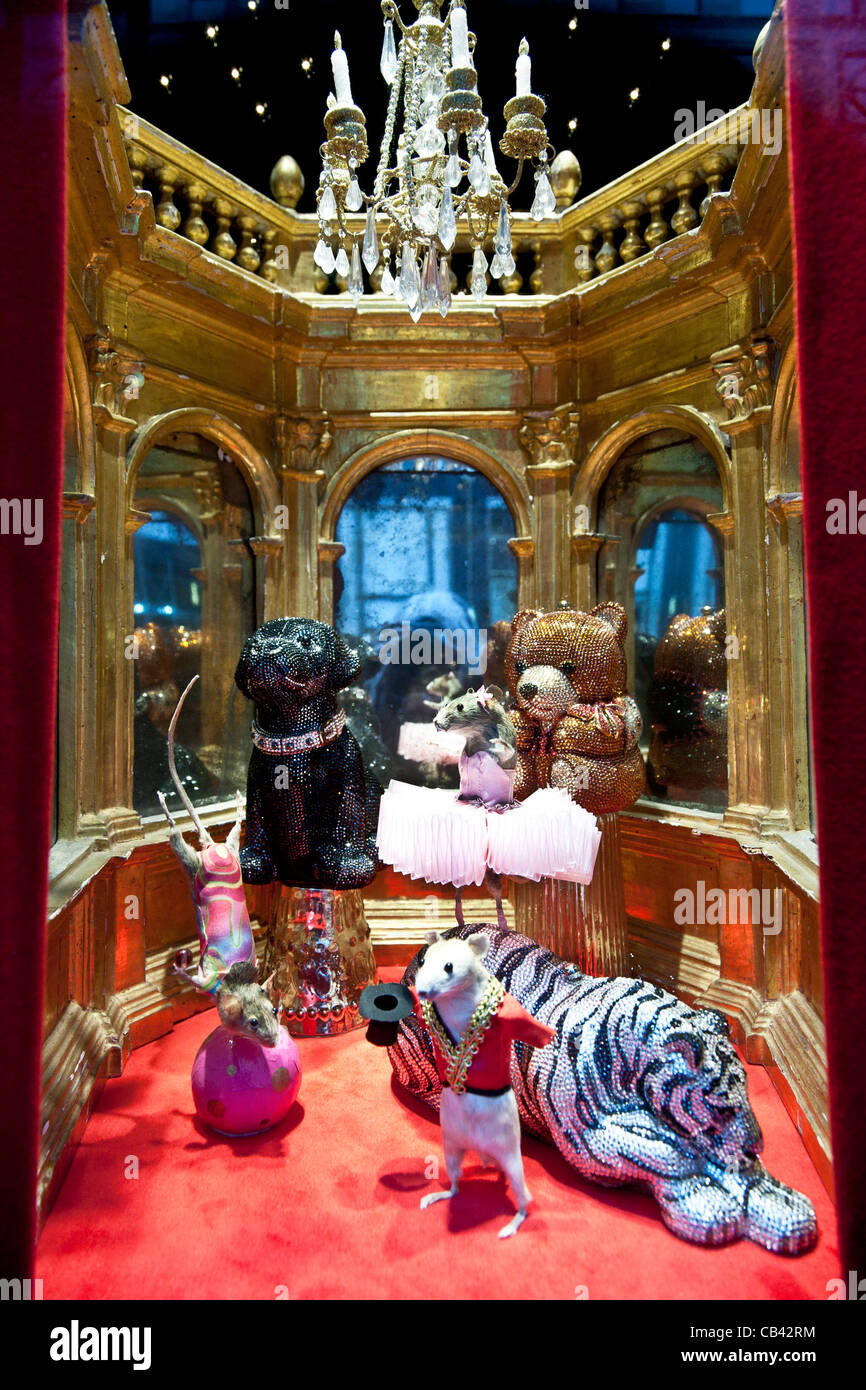 Performing mice hi-res stock photography and images - Alamy