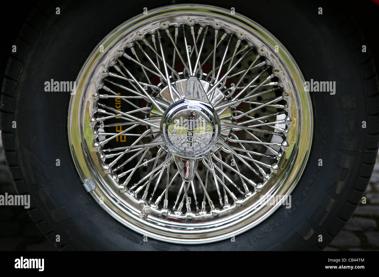 Jaguar e type wheel hi-res stock photography and images - Alamy
