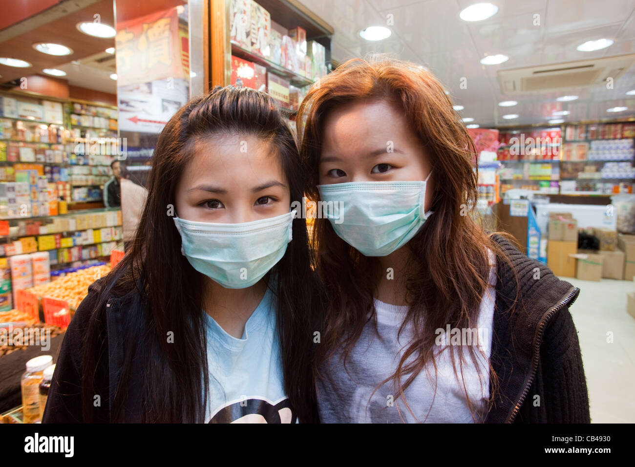 Girls wearing flu masks hi-res stock photography and images - Alamy