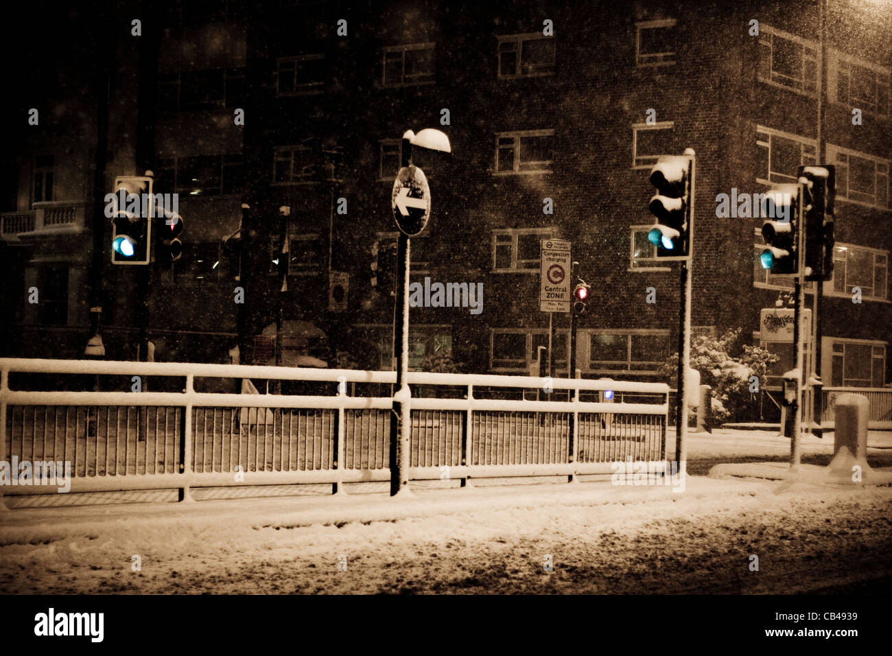 London Snow: Snow falls at night, on traffic signs and road, The ...