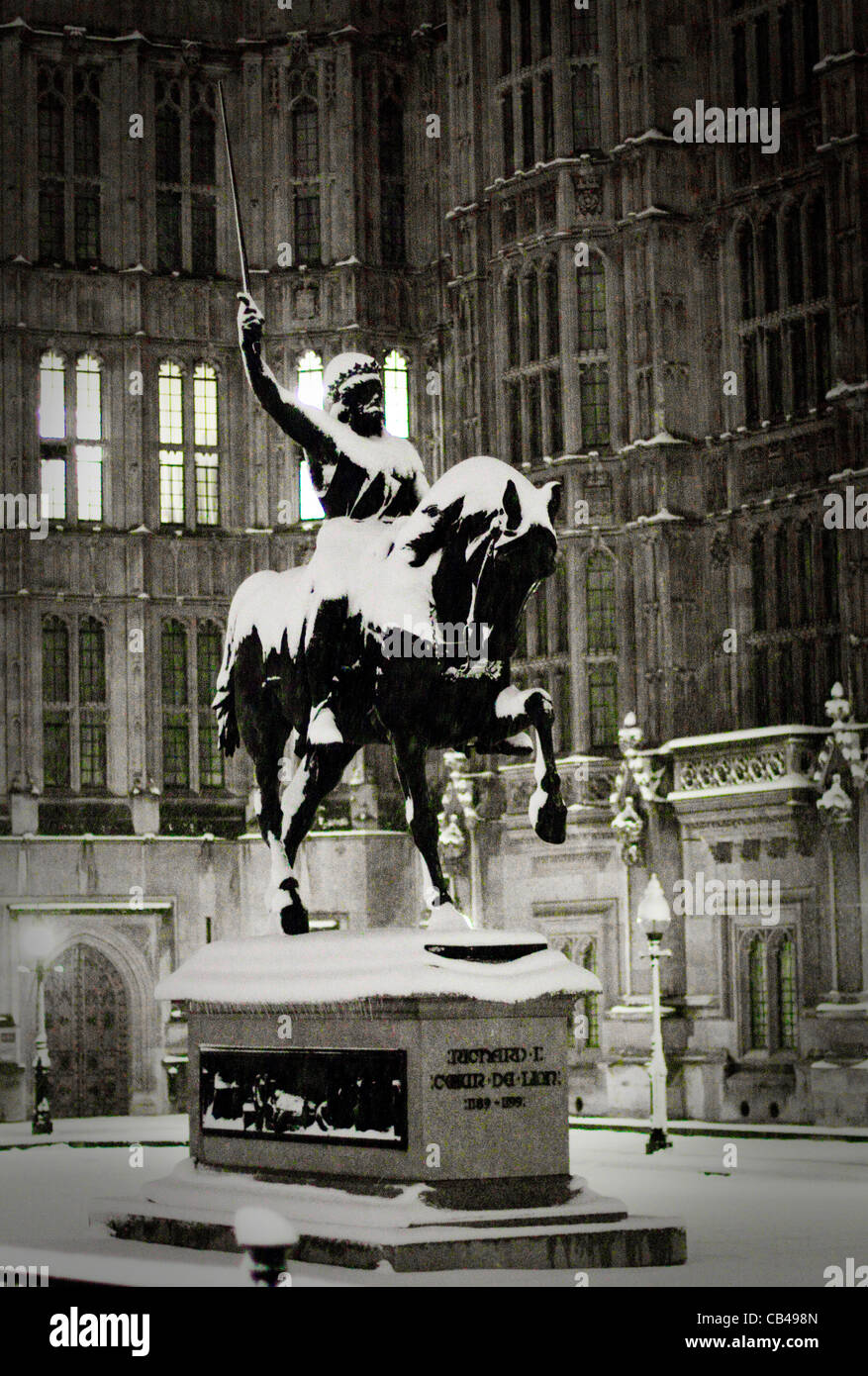 Houses of parliament statue hi-res stock photography and images - Alamy