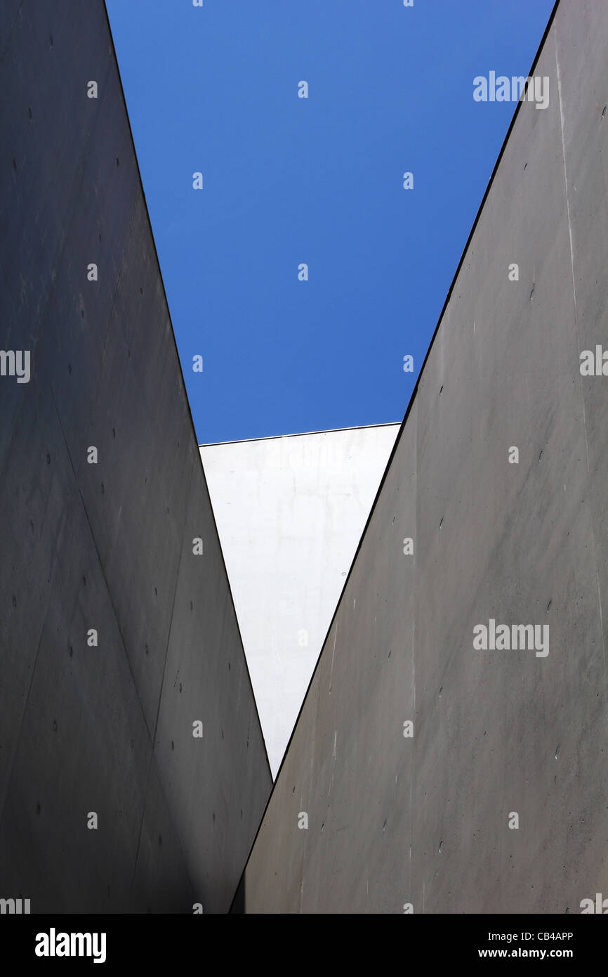 Grey blue modern architecture hi-res stock photography and images - Alamy