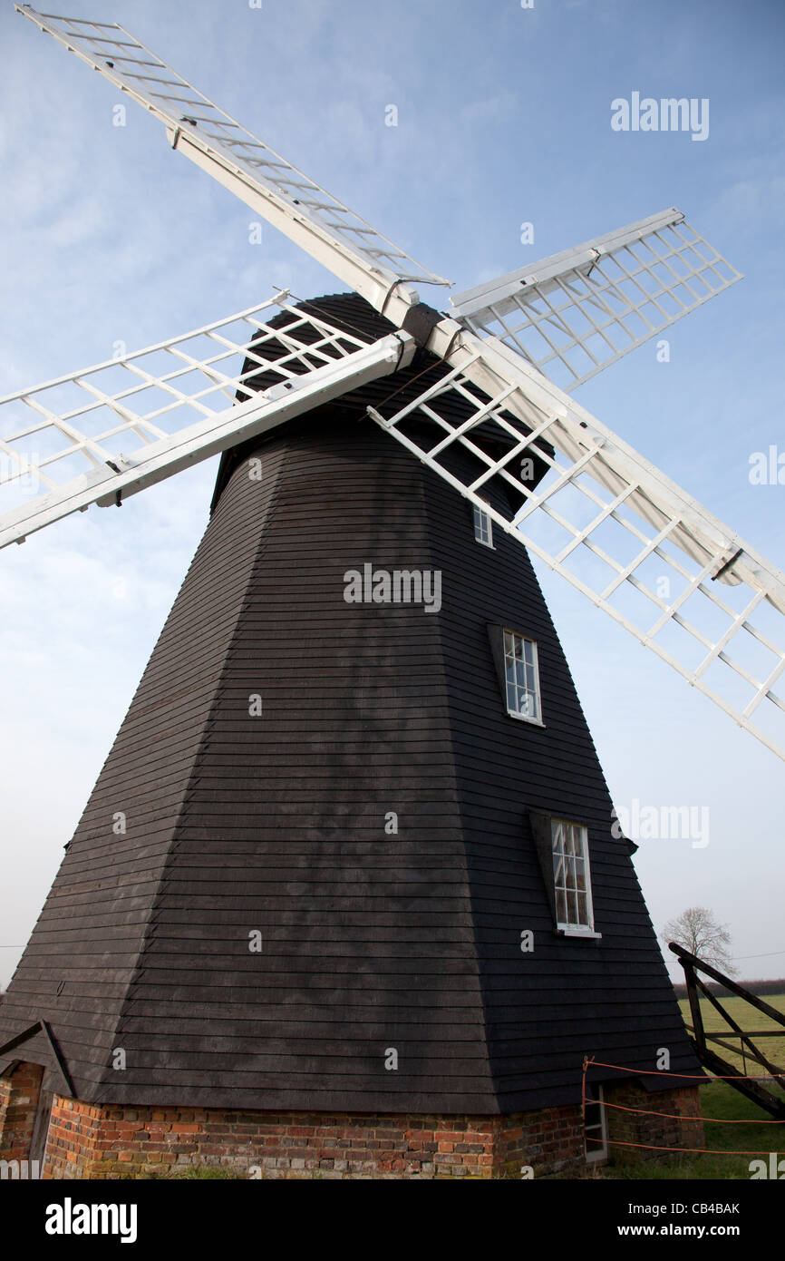 Chiltern hills windmill hi-res stock photography and images - Alamy