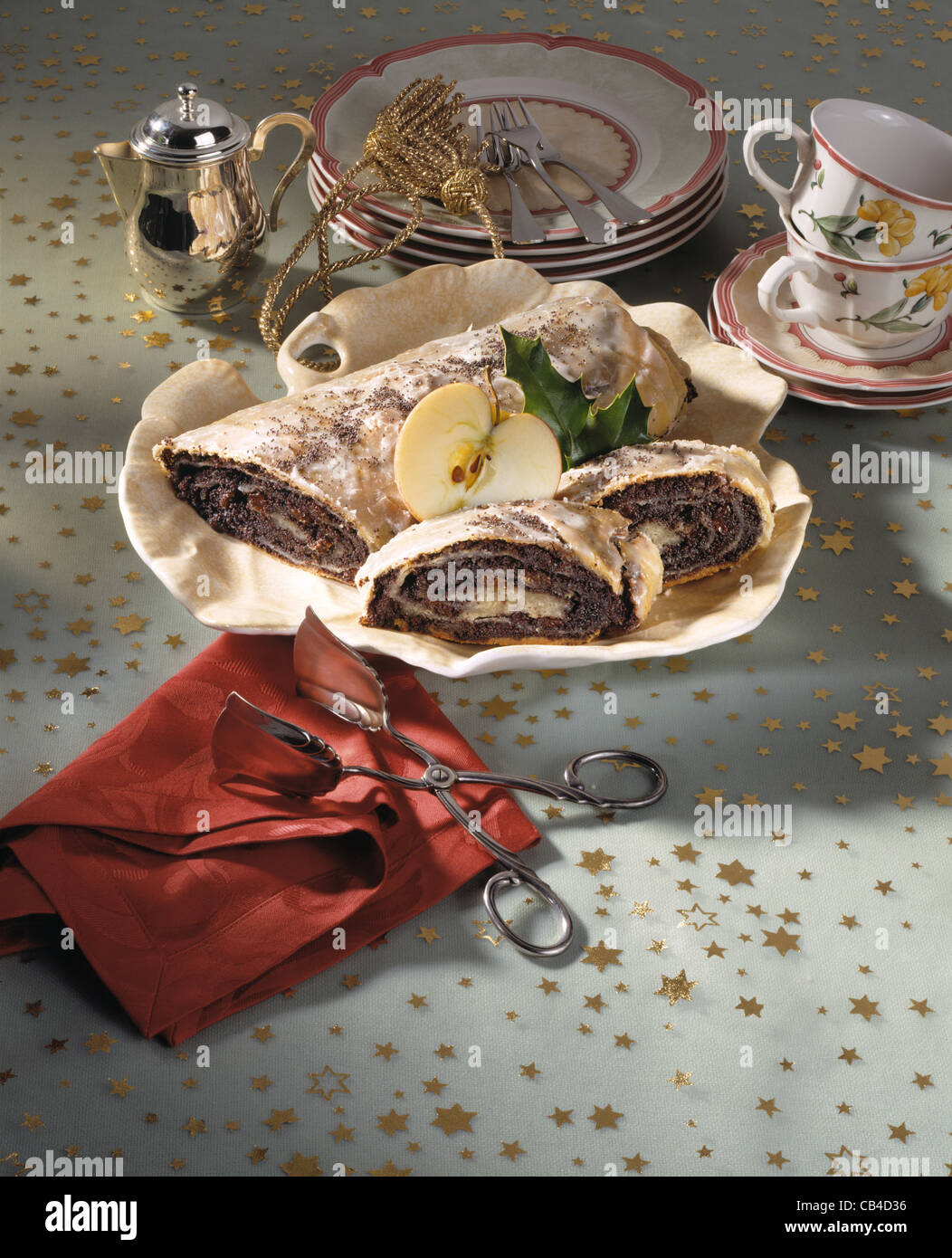 Apple strudel poppy hi-res stock photography and images - Alamy