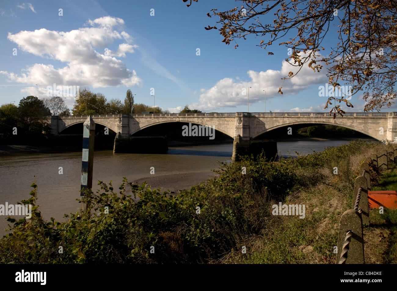 Chiswick bridge hi-res stock photography and images - Alamy