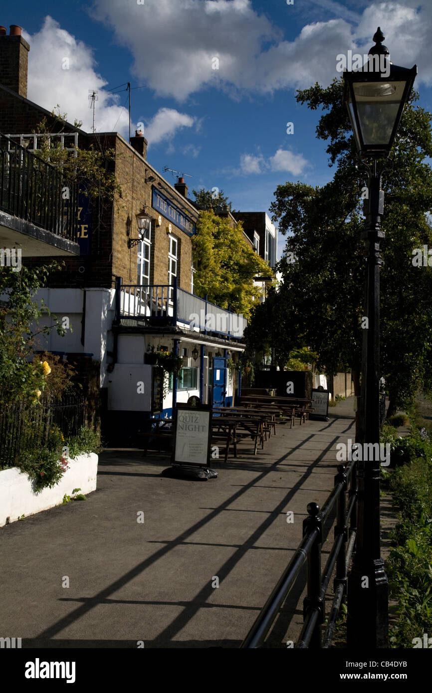 the city barge (1786) strand on the green chiswick london england Stock ...
