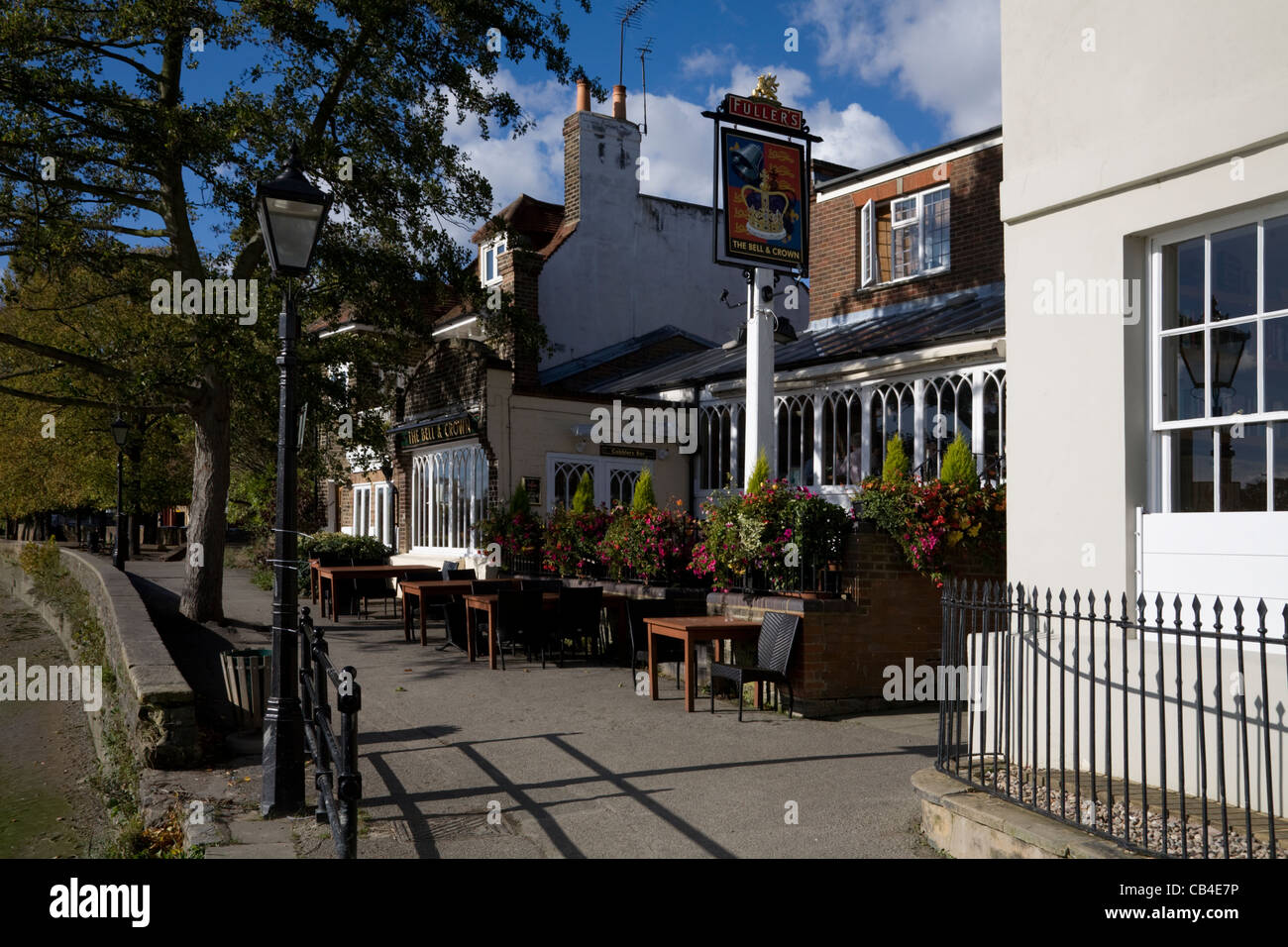 the bull and crown (1751) strand on the green chiswick london england ...