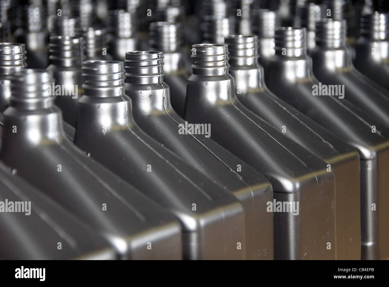 New Oil Canister Stock Photo - Alamy