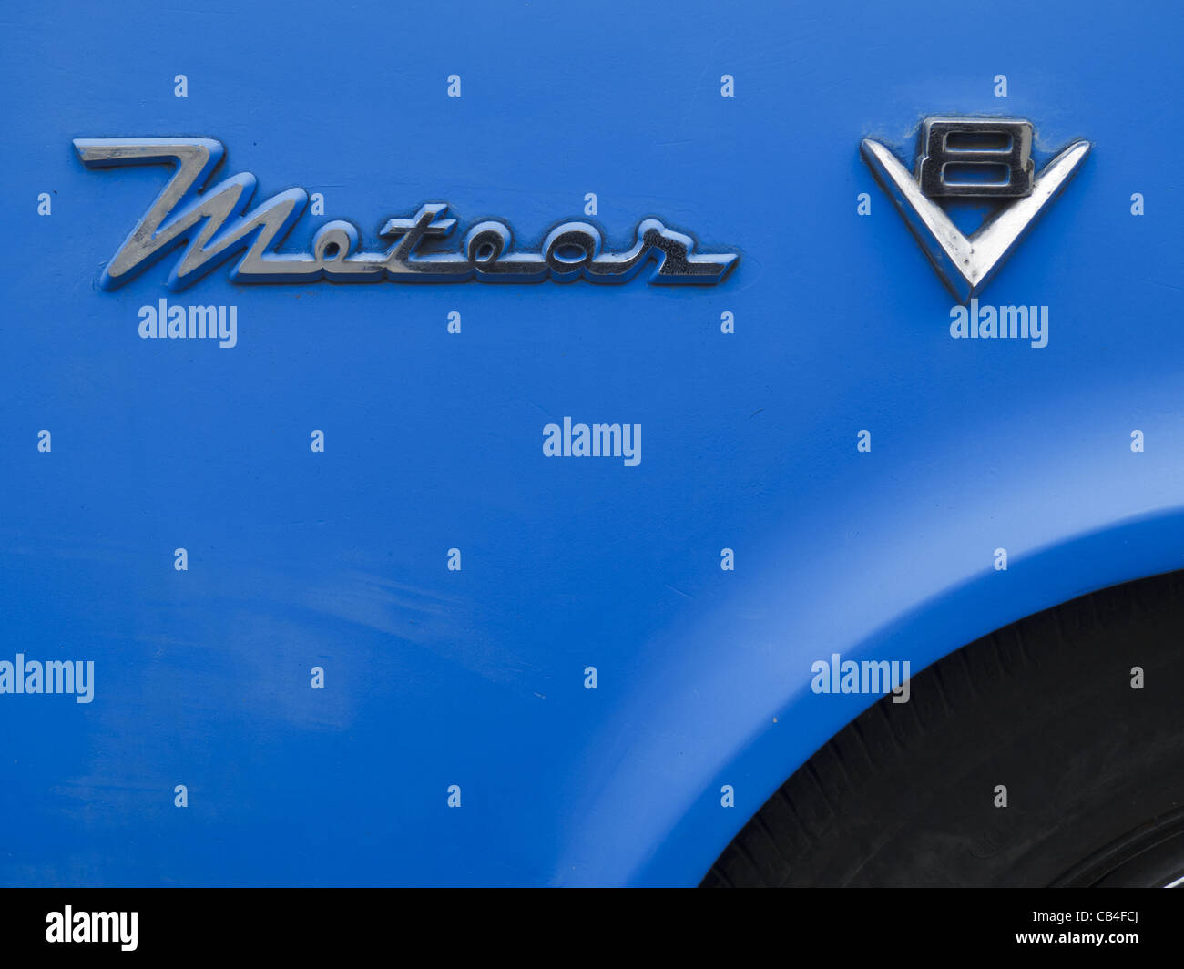 V8 emblem hi-res stock photography and images - Alamy