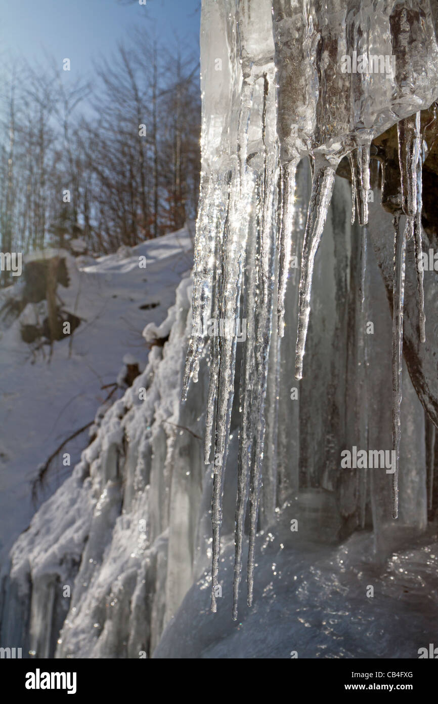 Waterfalls with icicles hi-res stock photography and images - Alamy