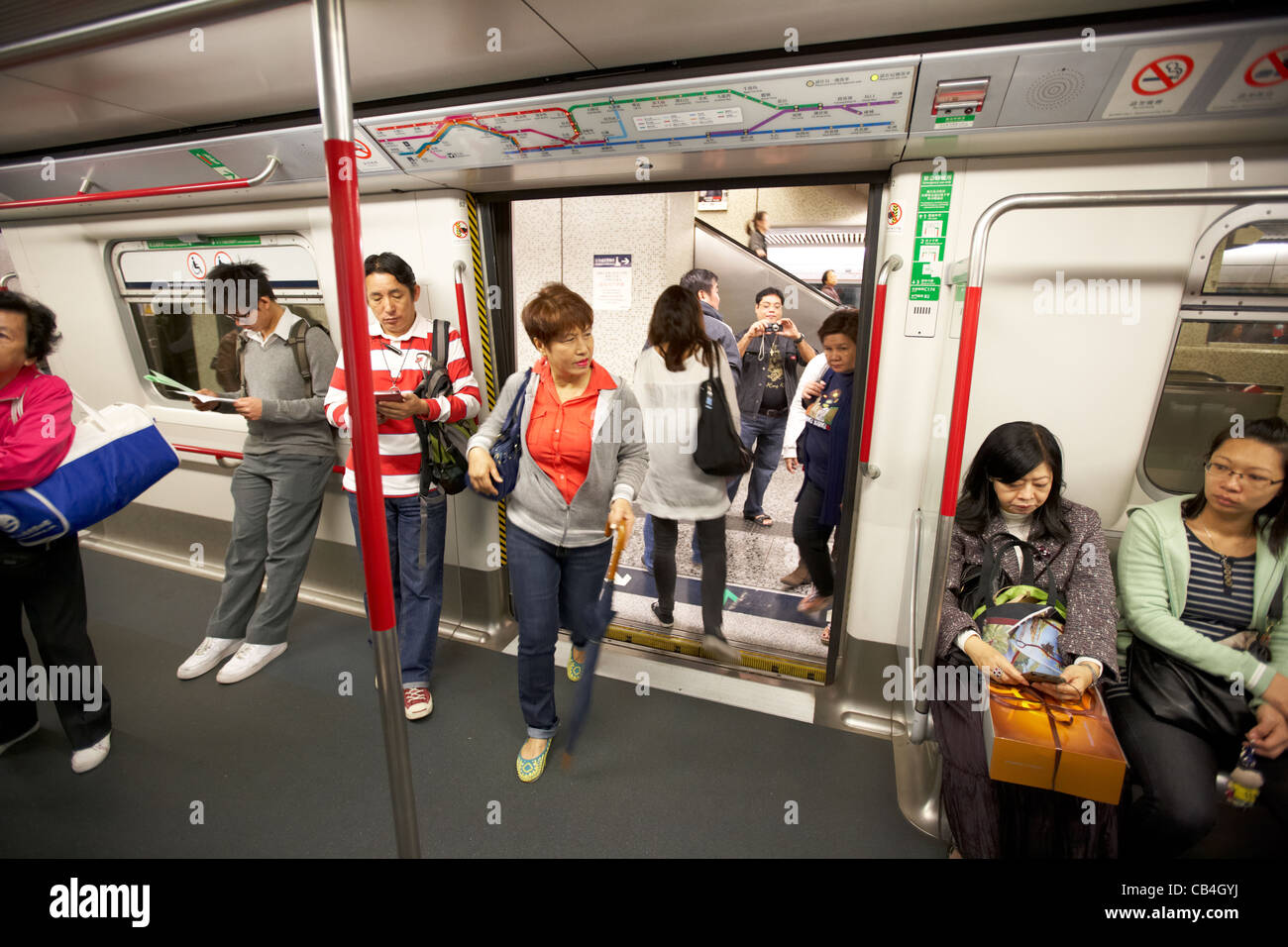 Mtr underground train doors hi-res stock photography and images - Alamy