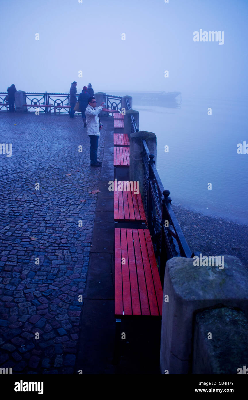 Benches embankment hi-res stock photography and images - Alamy