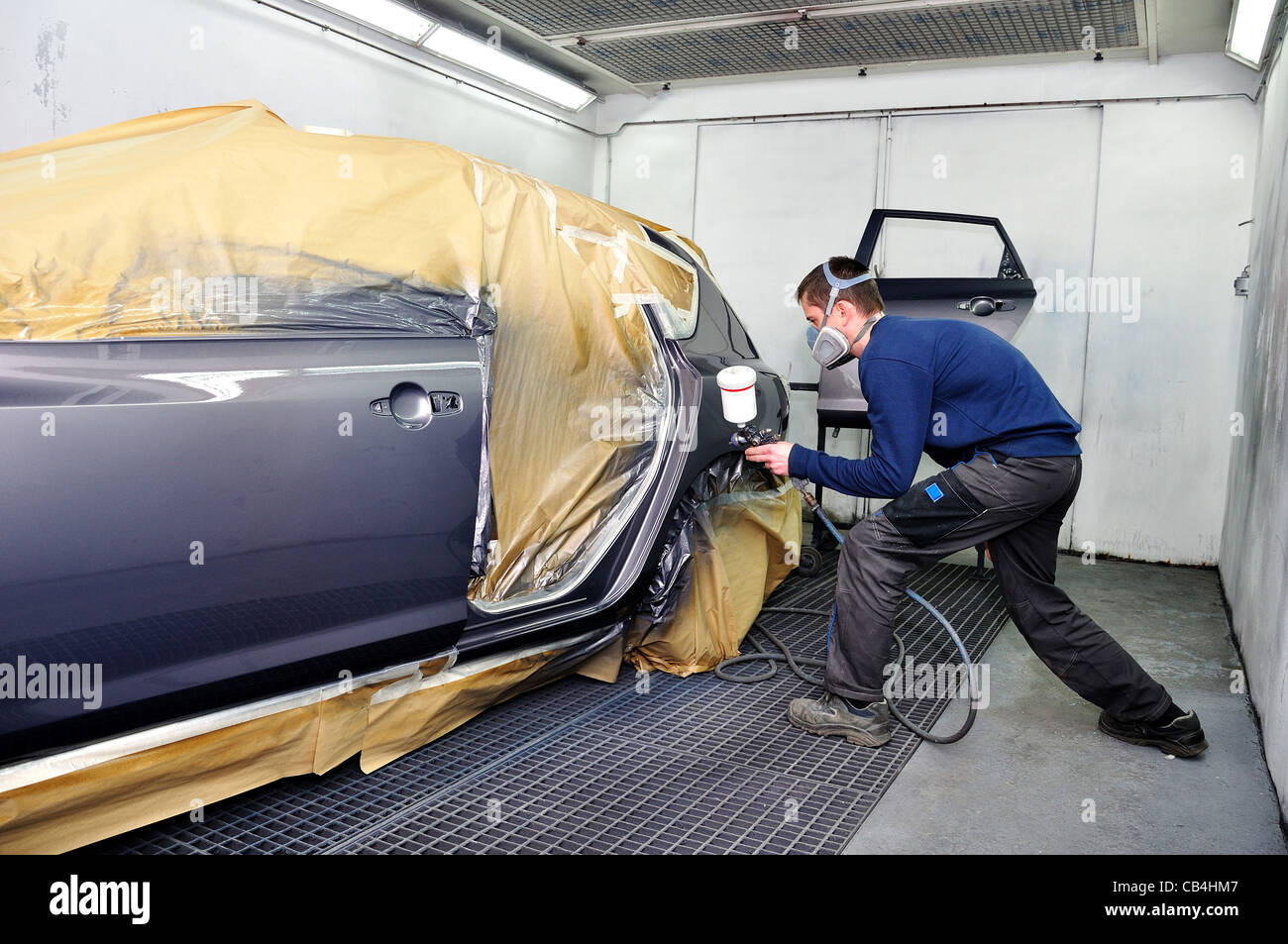Worker painting a car Stock Photo - Alamy