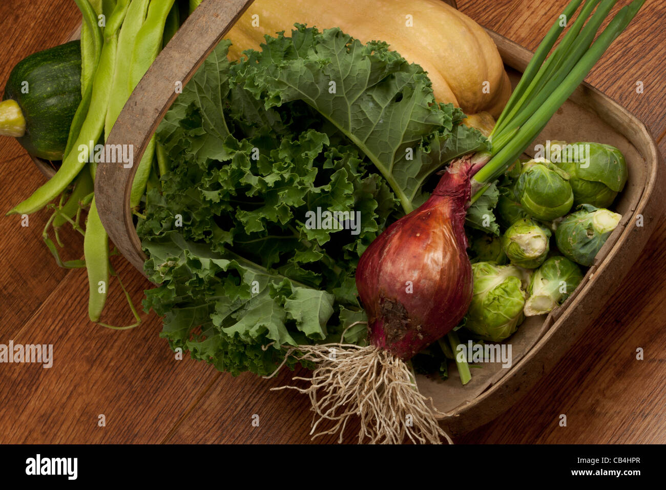 trug of fresh homegrown vegetables Stock Photo - Alamy