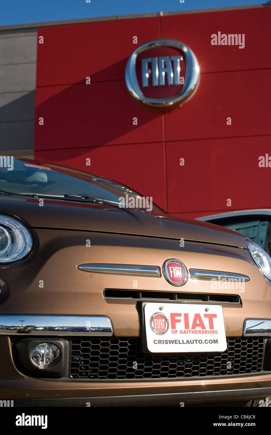 A Fiat car dealership Stock Photo - Alamy