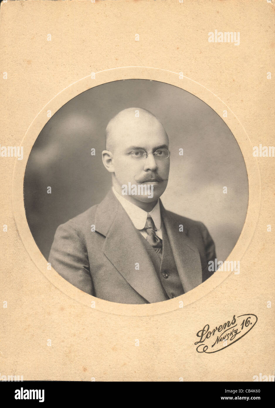 Vintage portrait photo russian hi-res stock photography and images - Alamy