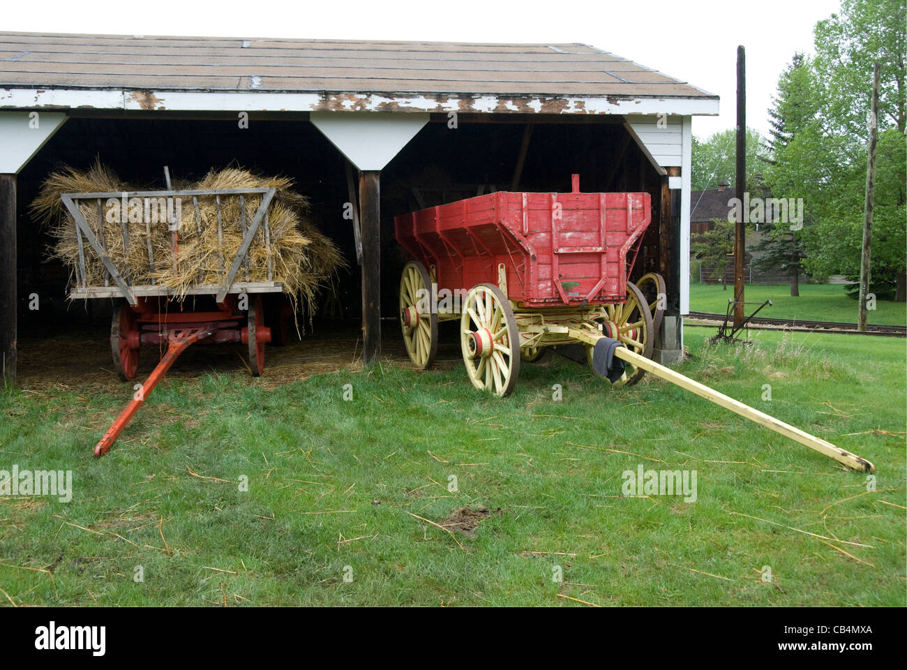 Old fashioned hay cart hi-res stock photography and images - Alamy