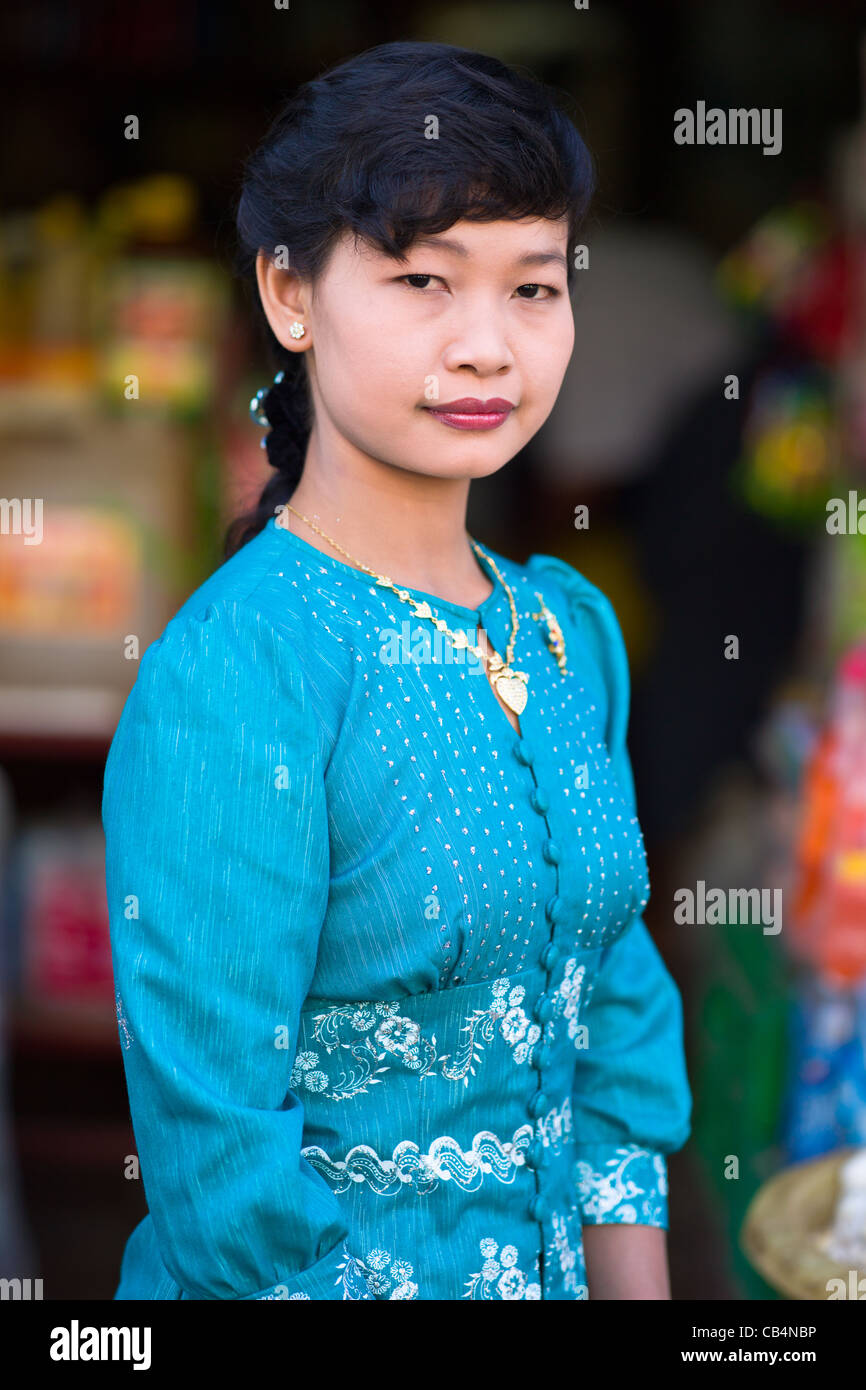 Girl in traditional Myanmar clothes - Yangon, Myanmar Stock Photo - Alamy