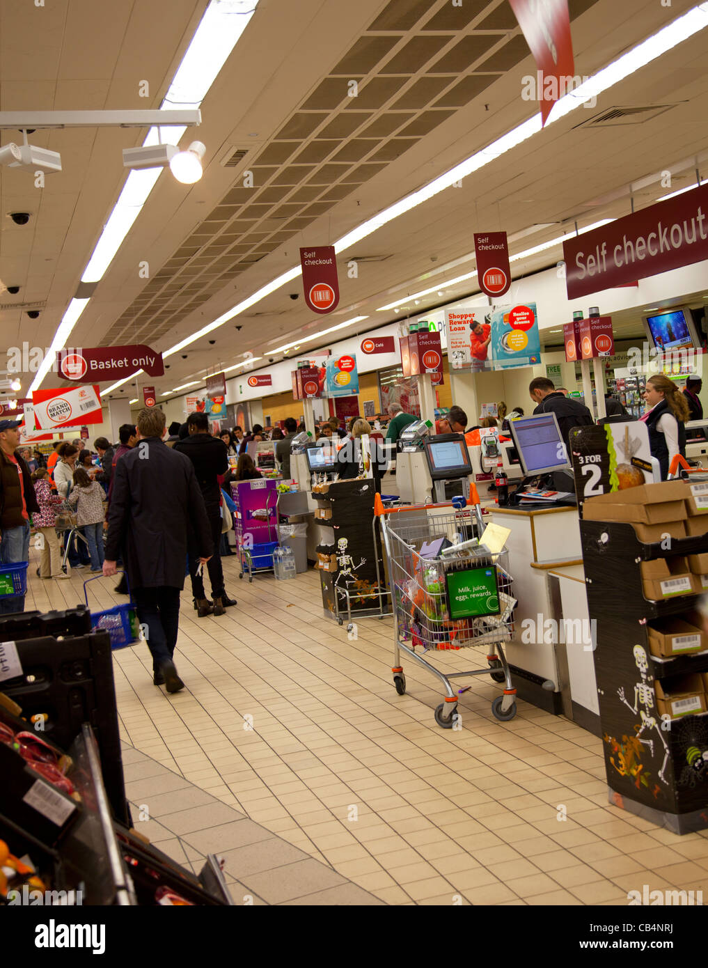 Self checkout uk hi-res stock photography and images - Alamy