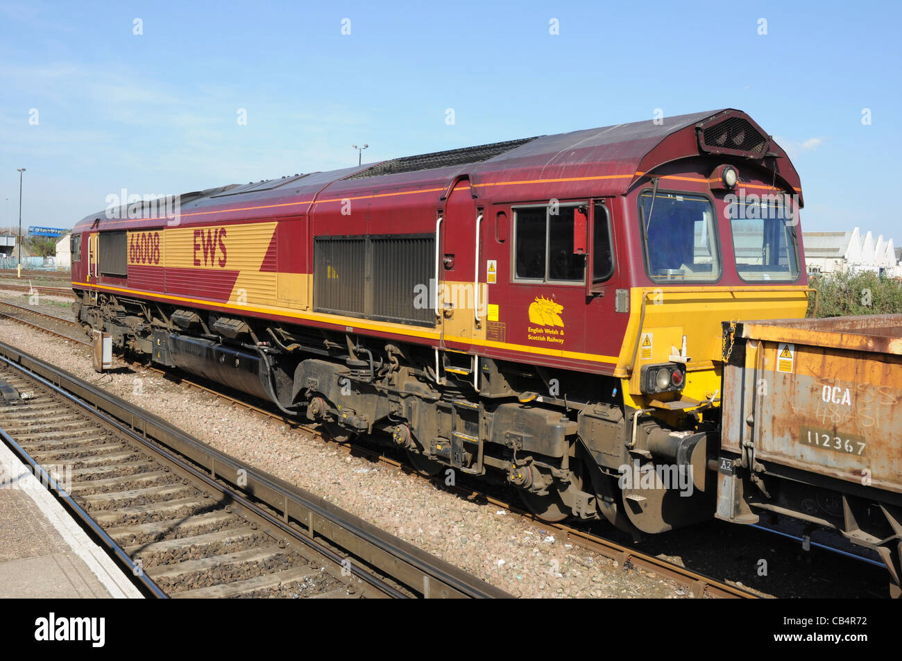 Class 66 locomotive No. 66008 hauling a freight train at Eastleigh ...
