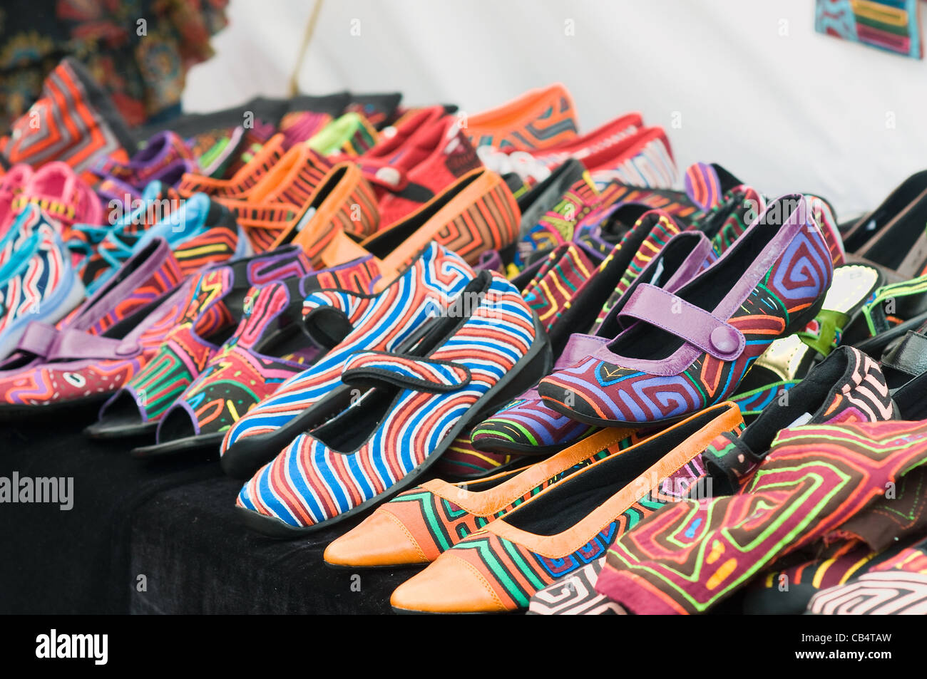 Shoe vendor stall hi-res stock photography and images - Alamy