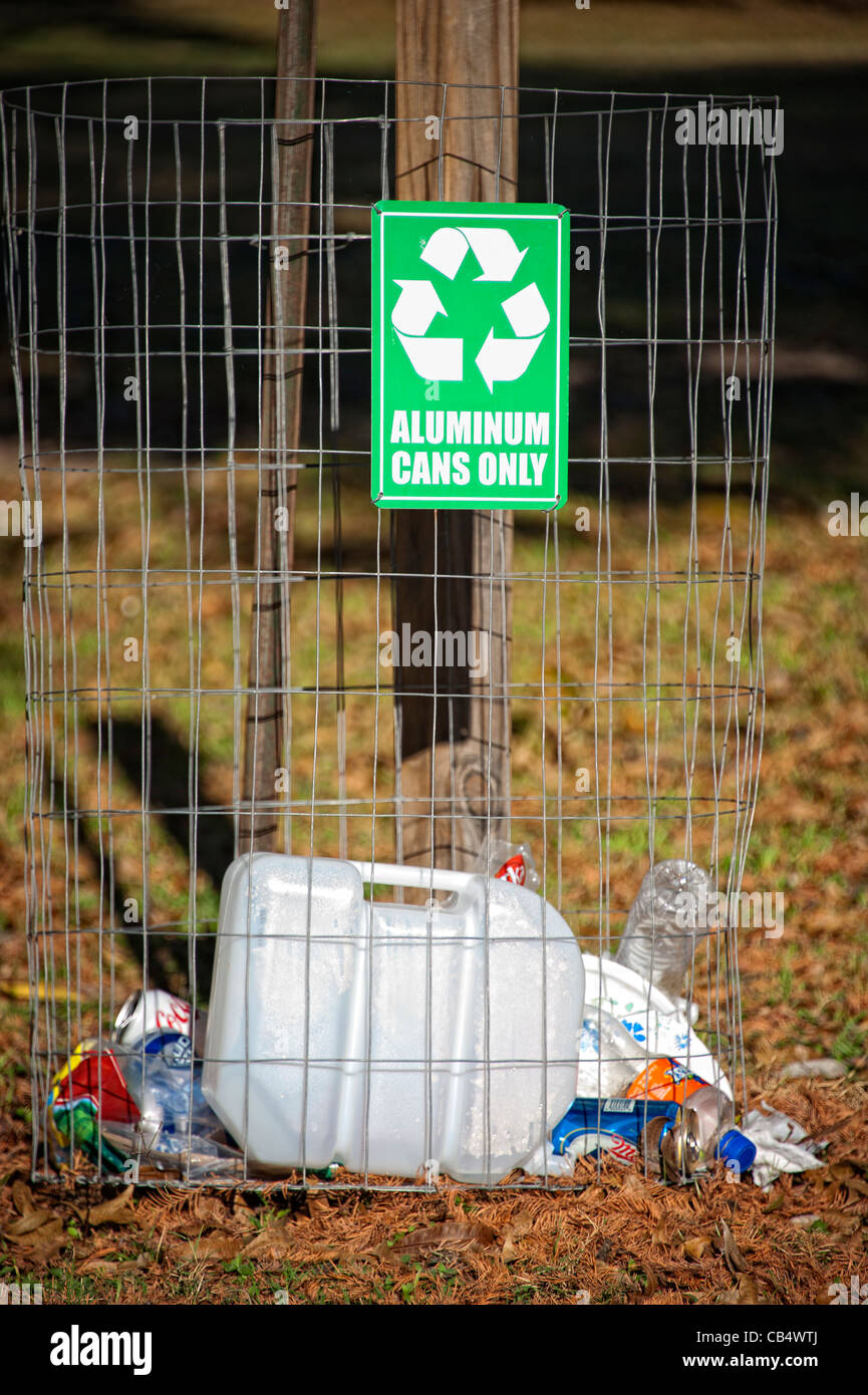 Recycling Sign Aluminum Cans Only Stock Photo - Alamy