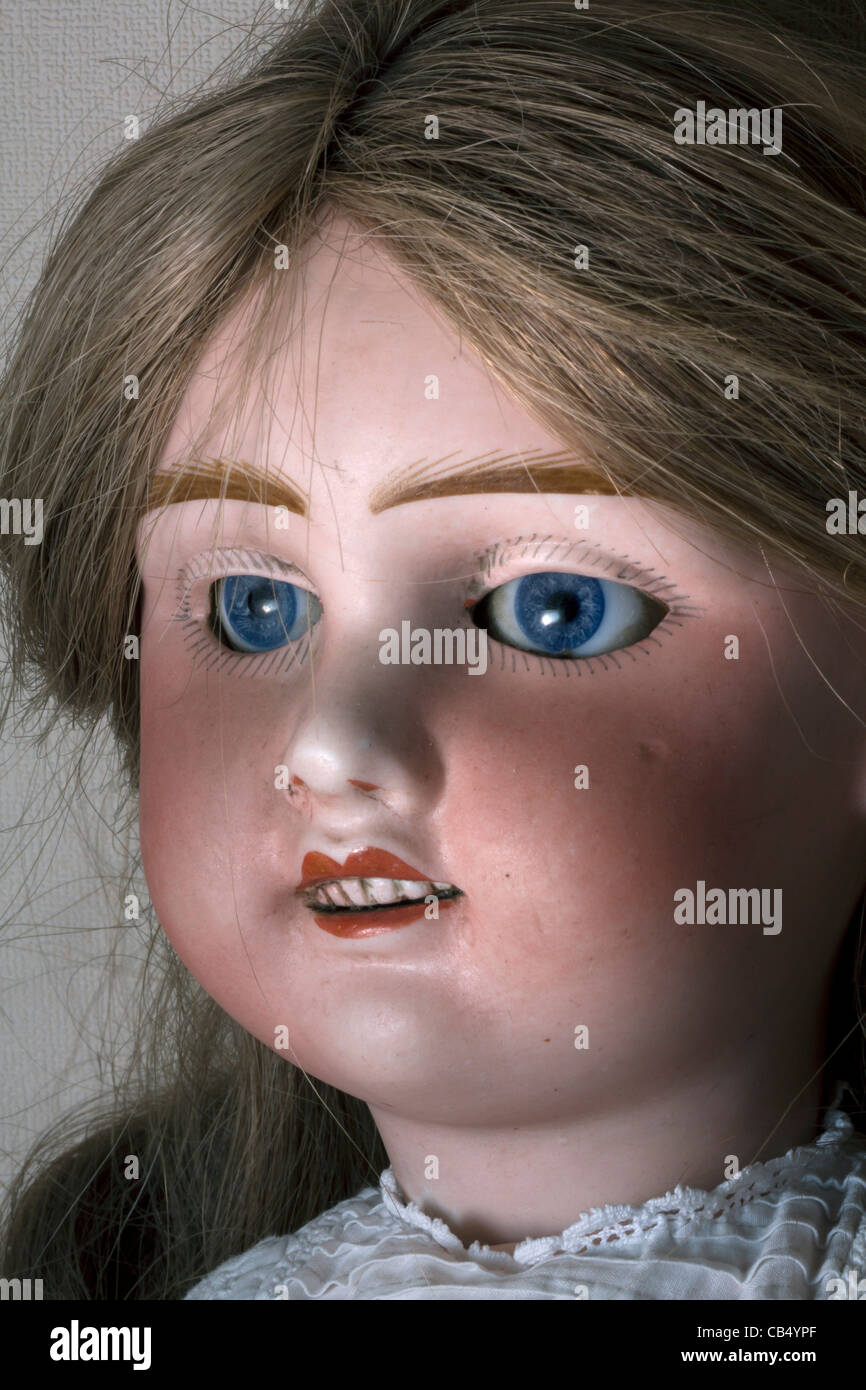 Creepy dolls hi-res stock photography and images - Alamy