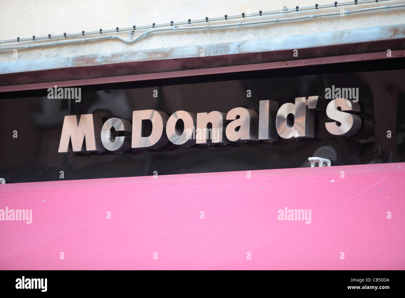 Mcdonalds signage hi-res stock photography and images - Alamy