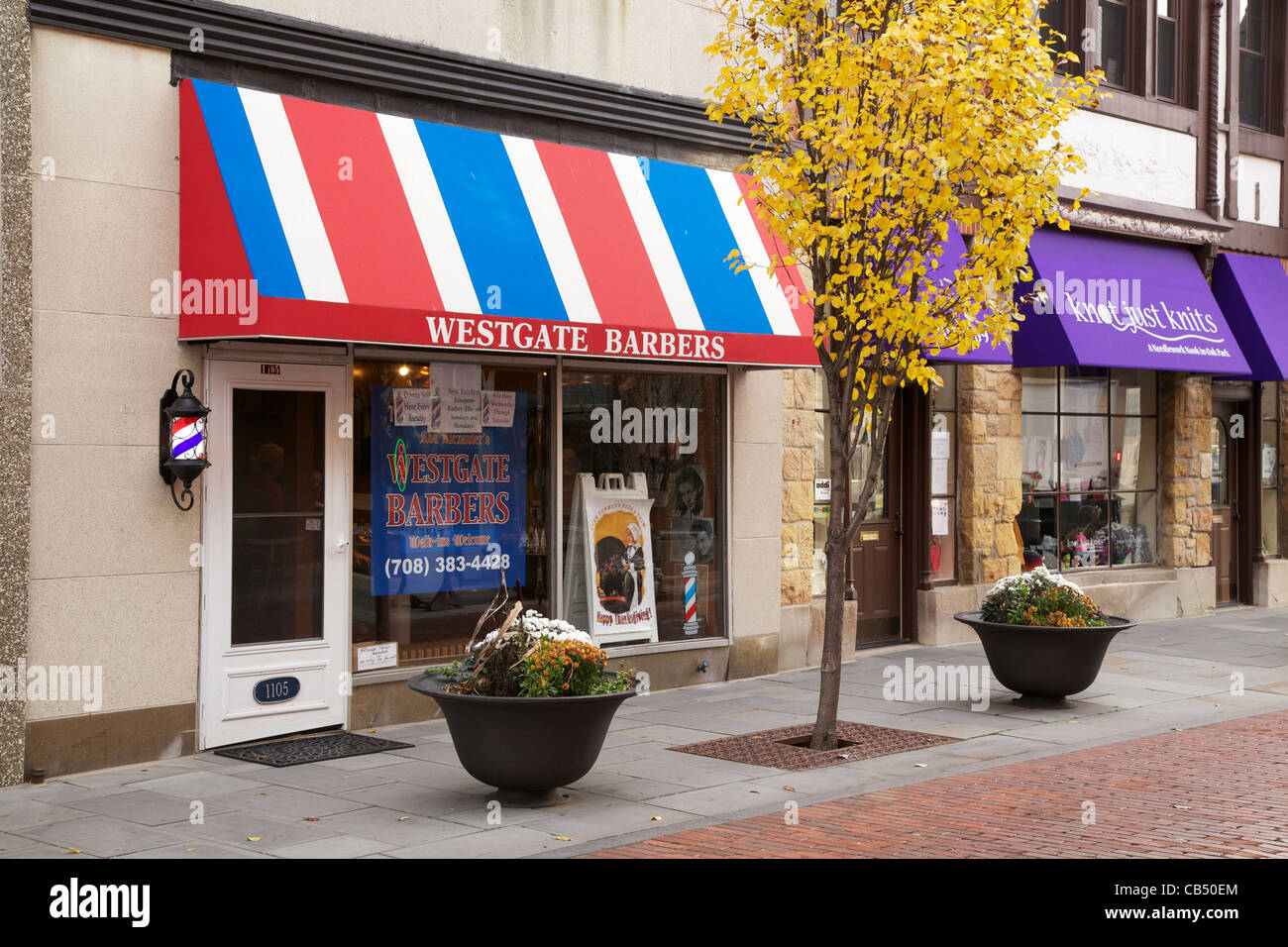 Storefront barbershop hi-res stock photography and images - Alamy