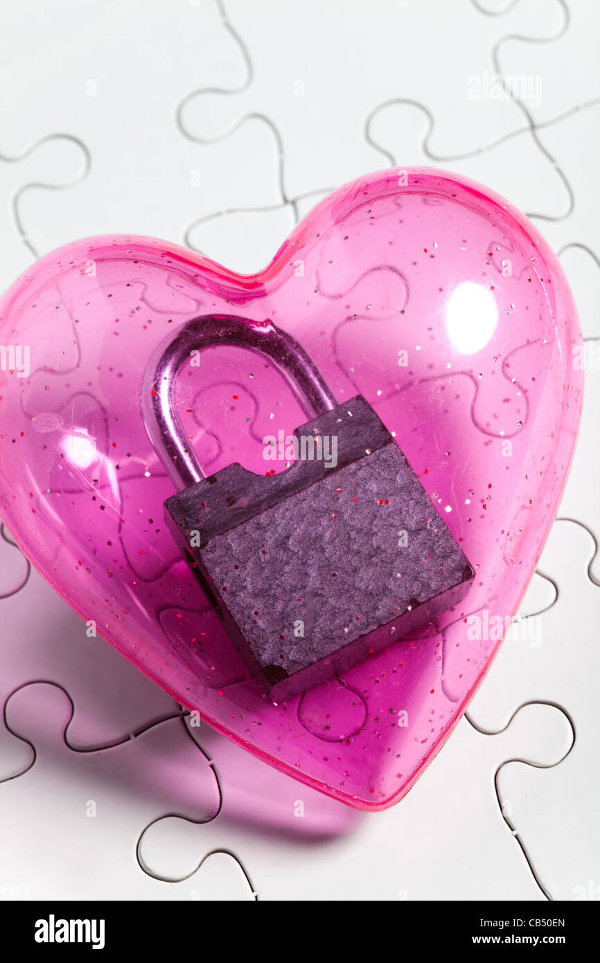 Pink heart and lock, love concept Stock Photo - Alamy