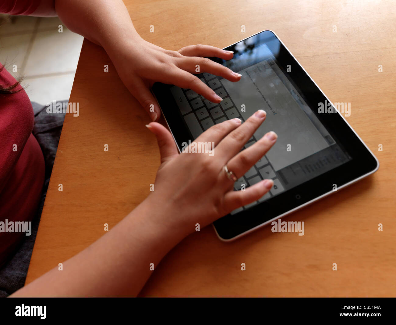 Typing an email hi-res stock photography and images - Alamy