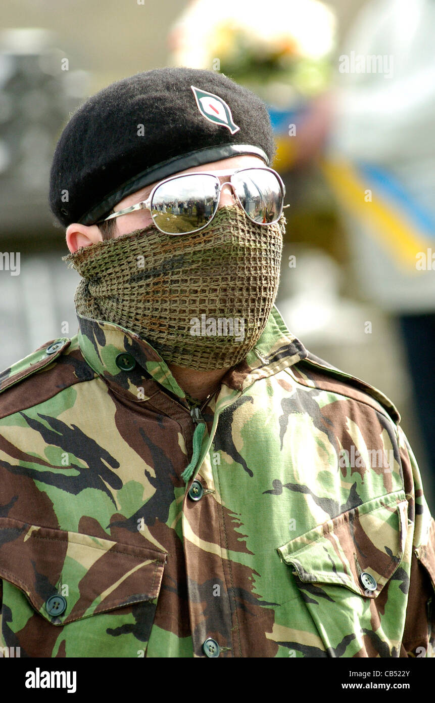 Member of the Real IRA attending 1916 Easter Rising commemoration in ...