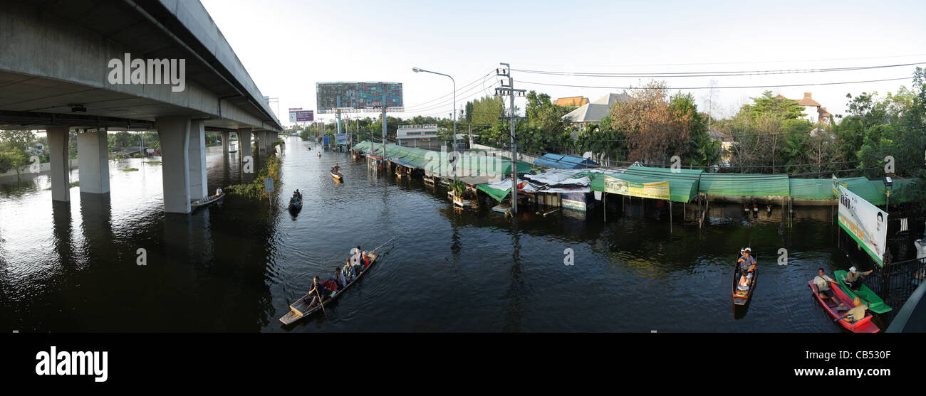 Floodwaters at Pakkred , Nonthaburi province , Thailand Stock Photo - Alamy