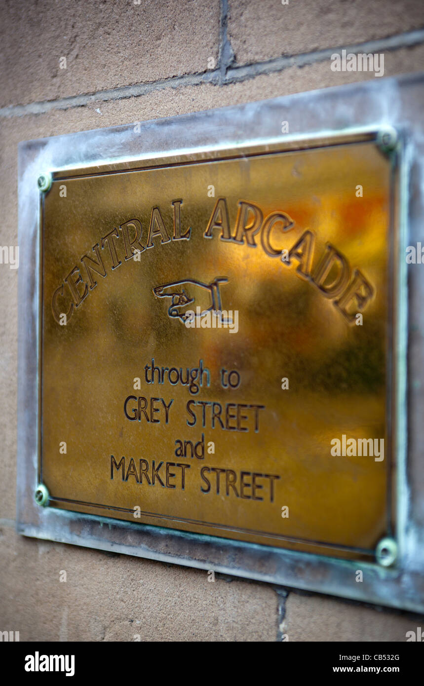 Sign arcade hi-res stock photography and images - Alamy